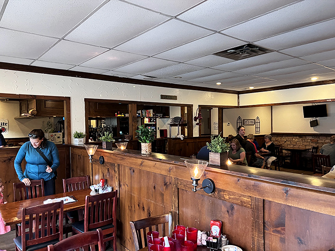 The half-wall dividers create cozy dining nooks while still allowing you to eavesdrop on that interesting conversation from the next table.