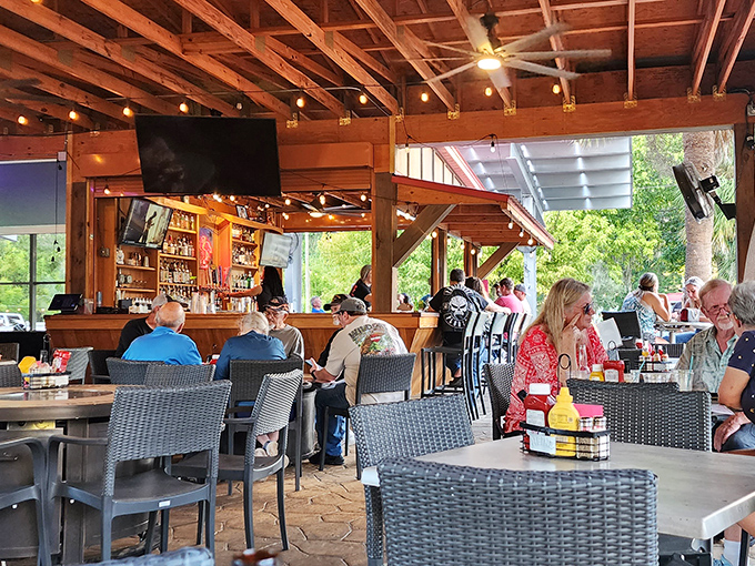 Florida outdoor dining done right&mdash;where the breeze is as refreshing as the conversation flowing between neighboring tables.