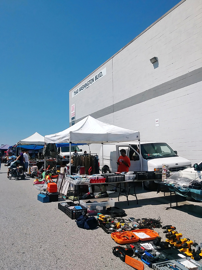 Outdoor vendors brave the elements to bring incredible deals directly to dedicated treasure seekers.