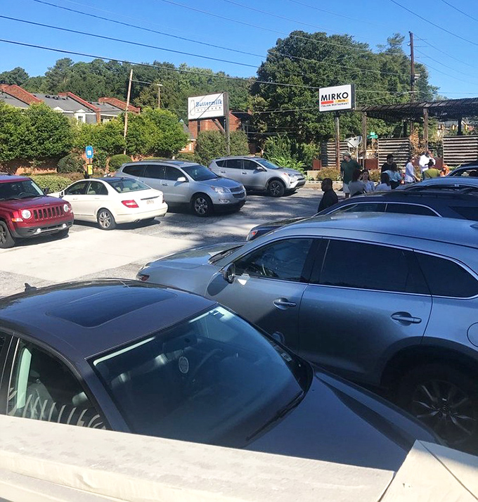 The packed parking lot&mdash;Atlanta's most reliable restaurant review system since before Yelp was invented.