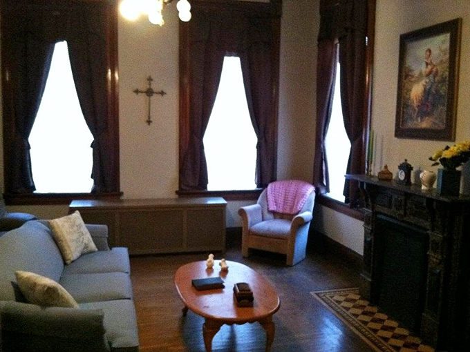 The parlor's elegant simplicity belies its reputation. Those pristine couches have probably heard confessions that would make a reality show producer blush.