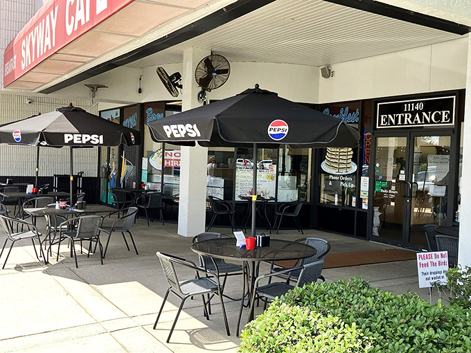 The outdoor patio offers al fresco dining under Pepsi umbrellas &ndash; Florida's version of the Parisian sidewalk caf&eacute;, with more sunscreen required.