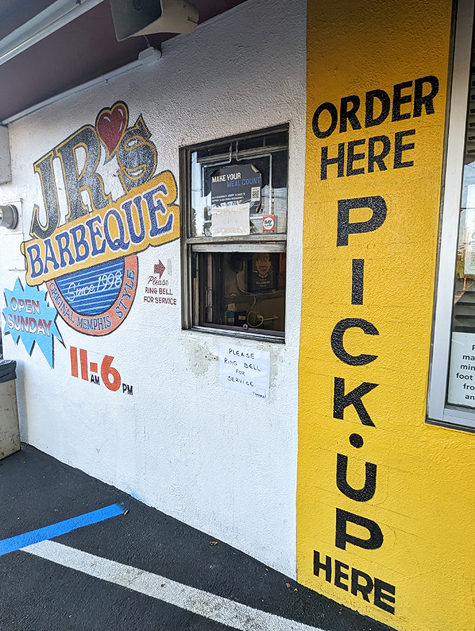 The pick-up window – where hopeful customers exchange money for meat treasures, like a delicious drive-through for the BBQ enlightened.