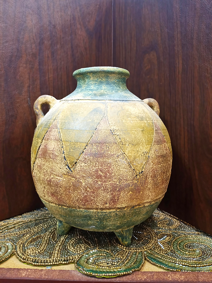 This earthy pottery vessel looks like it could have been excavated from an archaeological dig or your stylish aunt's attic.