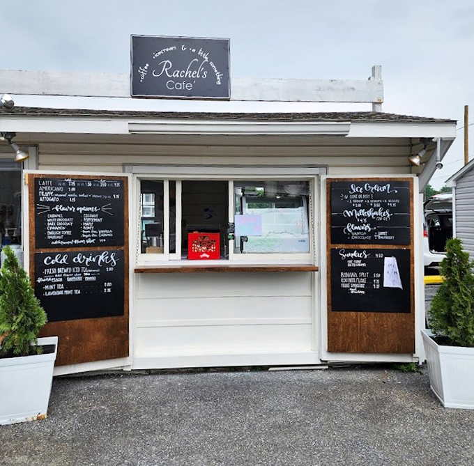 Rachel's Caf&eacute; offers the perfect pit stop for weary shoppers. The chalkboard menu promises comfort in every cup.