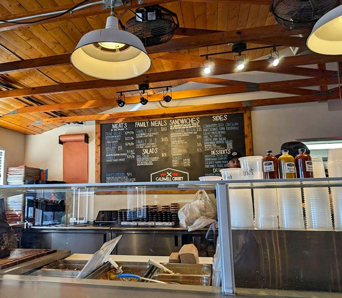 The counter where BBQ dreams come true – order at the blackboard, then prepare for a religious experience.