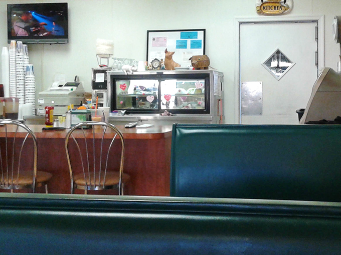 Every great diner needs a dessert display &ndash; visual temptation is half the pleasure of saying "Yes, I'll have pie."