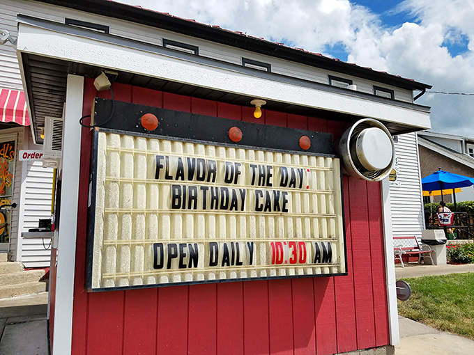 The sign that brings joy to Jefferson residents: "Birthday Cake" flavor and early opening hours for those emergency ice cream situations.