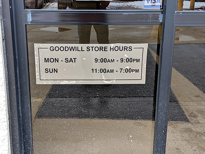 Extended hours accommodate serious shoppers who understand that great deals require dedicated hunting time commitment.