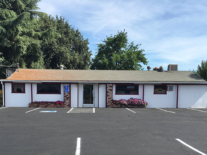 Su Casita's flower boxes say "welcome" more genuinely than any five-star restaurant's valet service ever could.