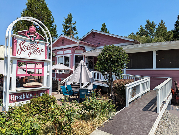 Sweetie Pie's charming exterior promises comfort food that soothes the soul—the kind of place where calories don't count and breakfast is served with a side of nostalgia.