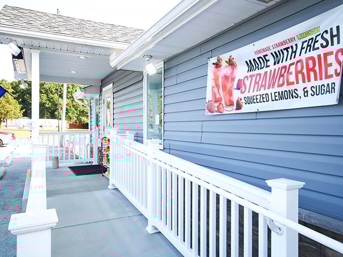The strawberry lemonade sign promises a sweet-tart companion to cut through the richness of your sausage sandwich&mdash;nature's perfect palate cleanser.