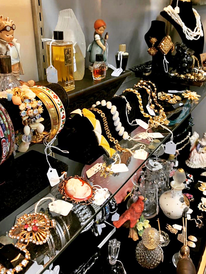 Jewelry display that would make Elizabeth Taylor nod in approval. Vintage brooches and necklaces waiting for their second act.