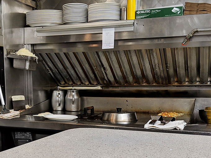 No molecular gastronomy here&mdash;just the timeless ballet of short-order cooking performed on well-seasoned equipment.