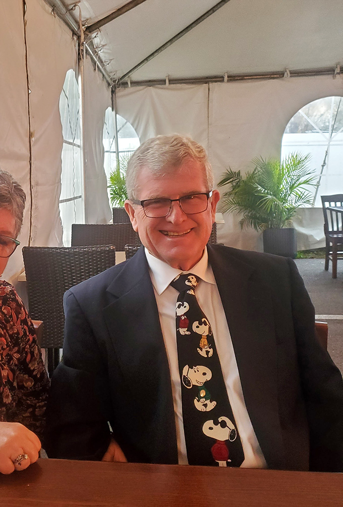 A diner happily fills their tummy with delicious food, surrounded by colorful flowers in stone planters on Pennsylvania&rsquo;s perfect-weather days.