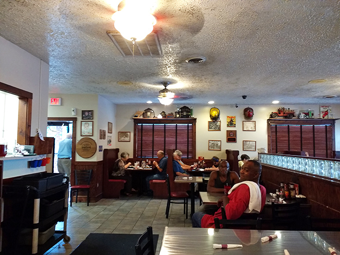 A dining room filled with the beautiful sound of silence &ndash; everyone's too busy enjoying their food to talk. That's the highest compliment in barbecue. 