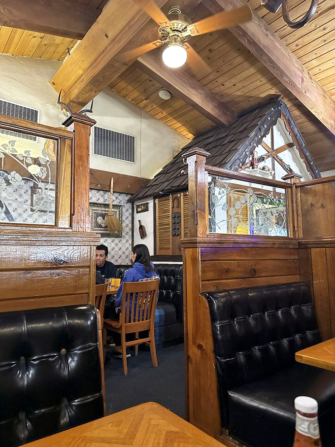Private dining booths that feel like your own little breakfast chalet. The perfect setting for serious pancake business.