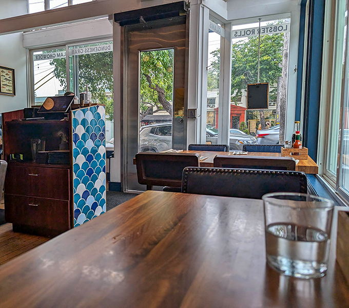 Wooden tables, comfortable seating, and a view to the outside world&mdash;the dining area balances coziness with just enough people-watching opportunity.