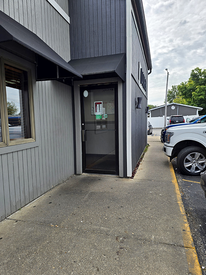 The side entrance &ndash; unassuming and practical, like the diner itself. No red carpet, just a straightforward invitation to come in and make yourself at home.
