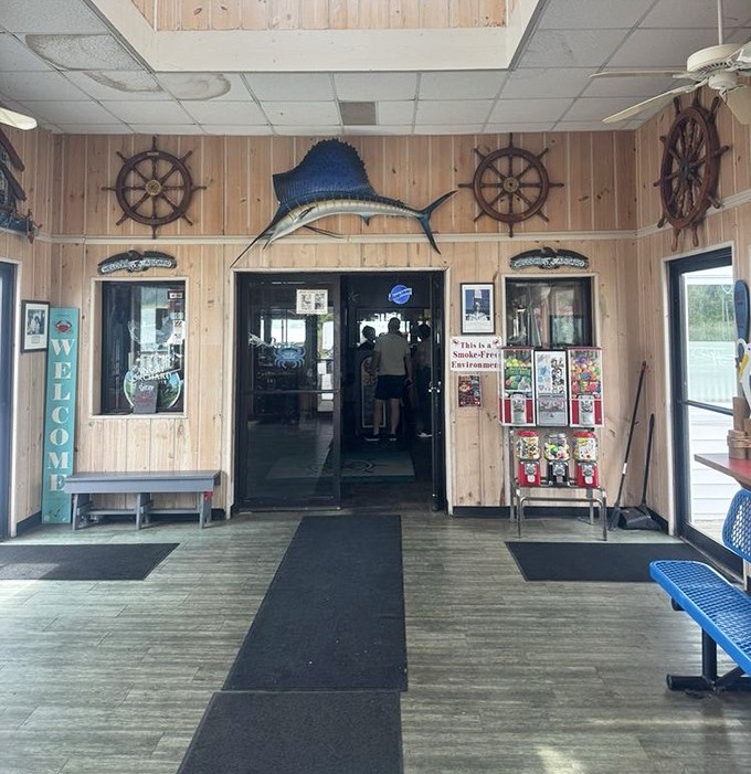 Nautical-themed entryway that says, "Leave your pretensions at the door &ndash; we're here for serious seafood business."