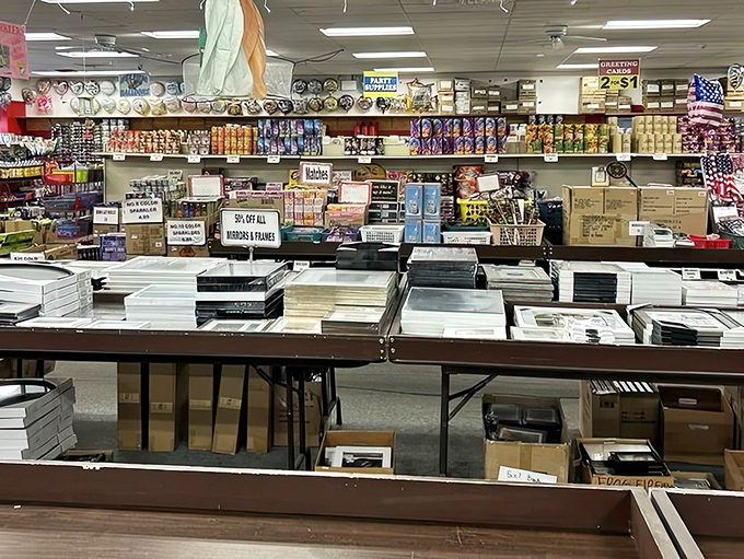 Picture frames and home d&eacute;cor that would make HGTV hosts jealous. Your family photos deserve better than smartphone screens &ndash; frame them without the designer price tag.