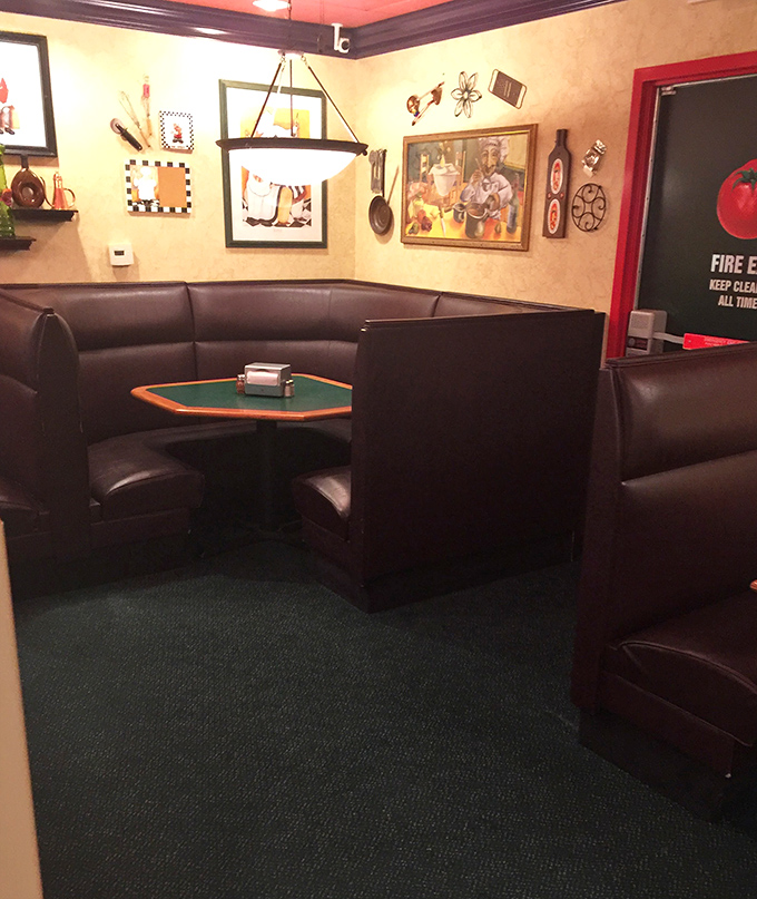 Those cozy booths – where first dates became engagements, and family dinners solved the world's problems one slice at a time.