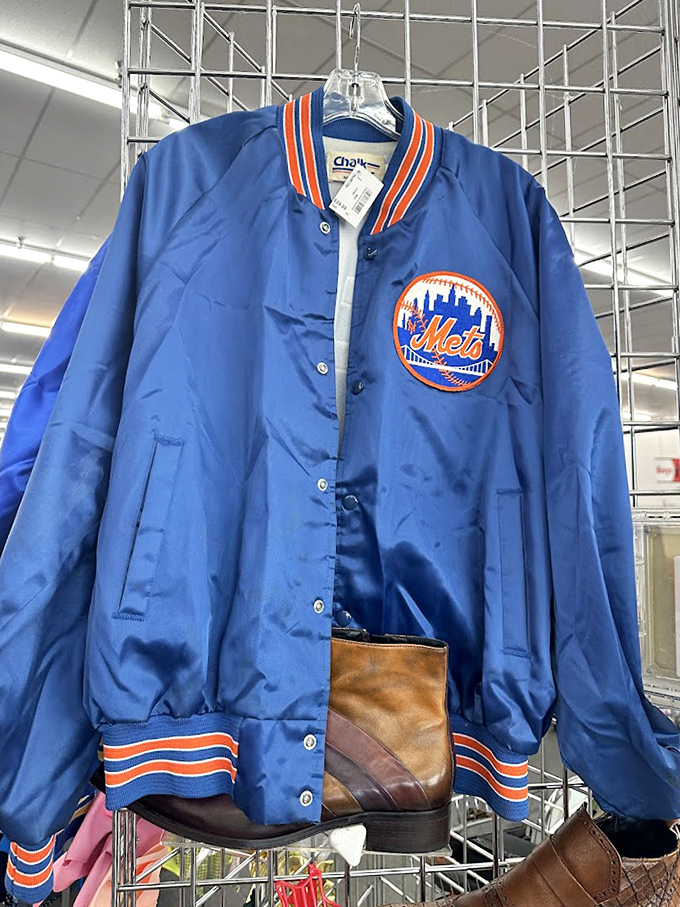 Sports memorabilia jackpot! This vintage Mets jacket is the kind of find that makes dedicated thrifters wake up at dawn on weekends.