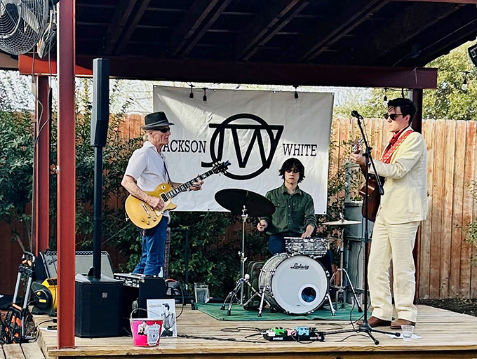 Live music on the patio adds the perfect soundtrack to your burger experience. Everything tastes better with a side of Texas tunes.