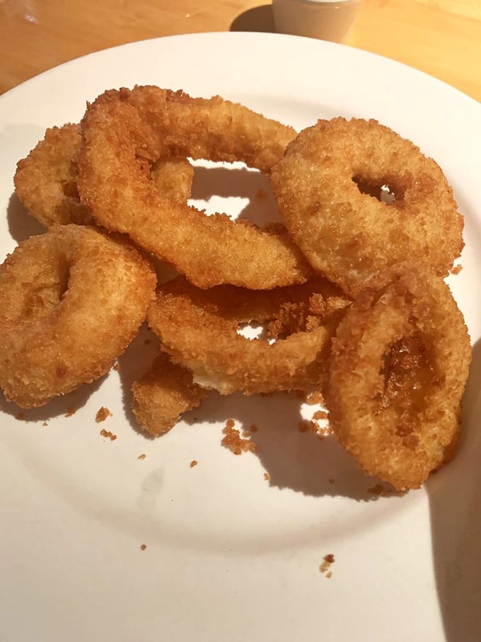 Onion rings with the perfect crunch-to-onion ratio. These golden halos deserve their own fan club.