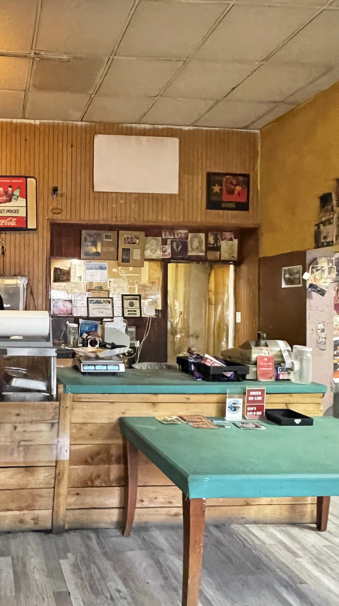 The counter where barbecue dreams come true. Simple, functional, and focused on what matters: getting perfectly smoked meat into hungry hands.