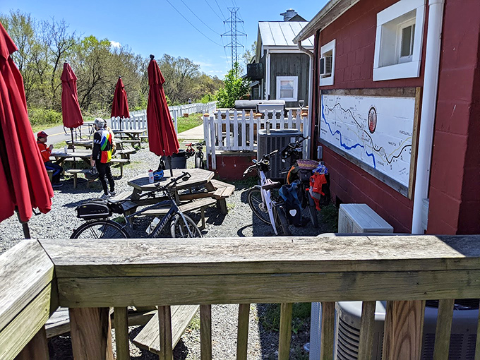 The outdoor seating area&mdash;where fresh air somehow makes already perfect barbecue taste even better. Picnic tables were invented for moments like this.