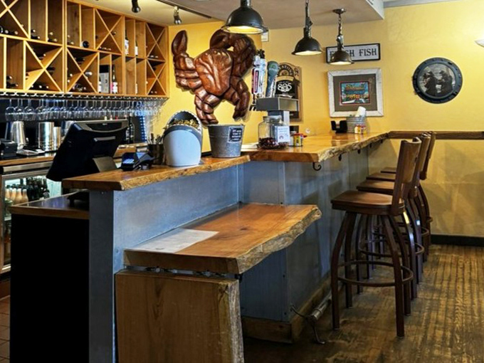 Live-edge wood meets industrial metal at this bar &ndash; like the perfect marriage between rustic charm and seafood seriousness.