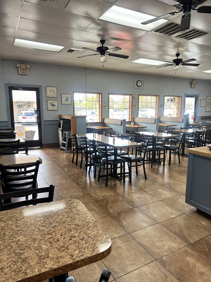 Clean, simple seating that says, "We put our energy into the food, not fancy d&eacute;cor"&mdash;and that's exactly how it should be.