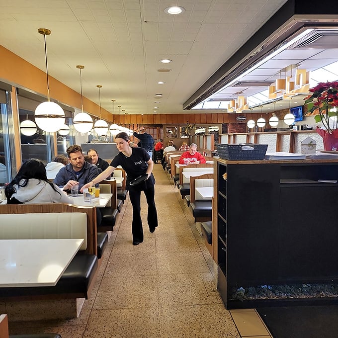 The server-customer dance in full swing. Those booths have witnessed first dates, family reunions, and countless "should we split a dessert?"