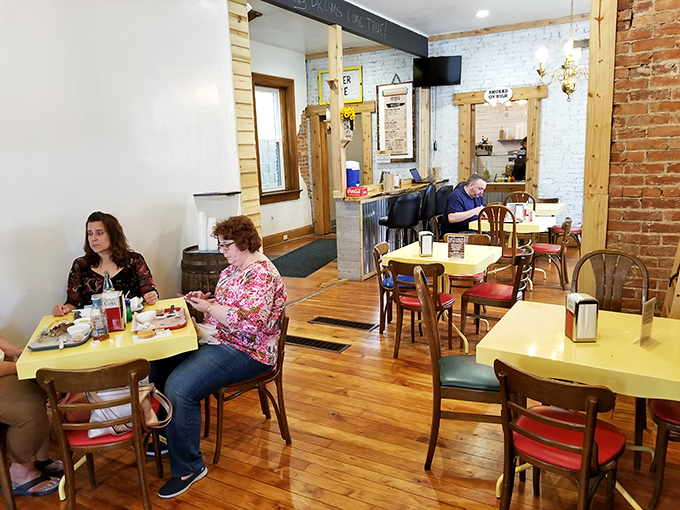 Simple tables, wooden floors, and brick walls create the perfect stage for the real star&mdash;the food. No distractions, just pure BBQ focus. 