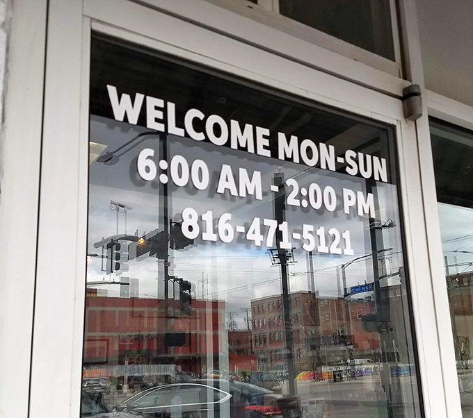 Those hours&mdash;6 AM to 2 PM daily&mdash;tell you everything: this is a place that knows exactly what it does best and doesn't mess around with dinner dilettantes. 