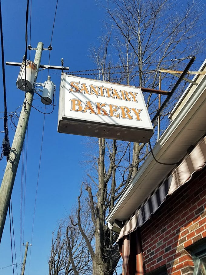 That vintage sign has been guiding hungry Pennsylvanians to pastry paradise since before GPS. Some treasures don't need technology to be found.