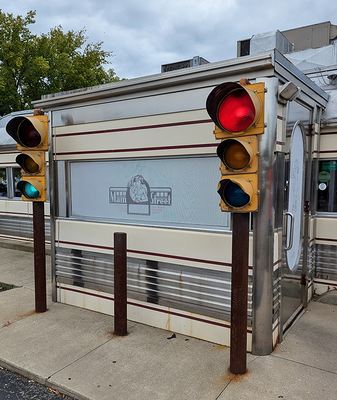 Even the traffic lights seem to say "Stop and eat here!" The stainless steel exterior gleams with mid-century charm that Instagram filters try desperately to replicate.