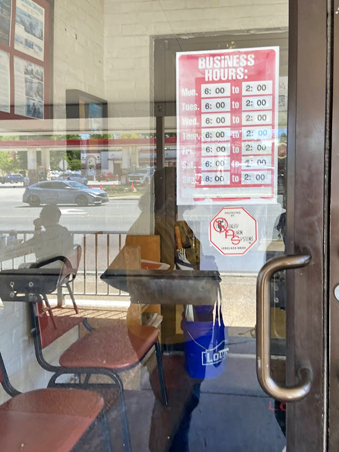 Early bird hours for early bird specials! Opening at 6am means you can satisfy your breakfast cravings before most people have hit the snooze button.