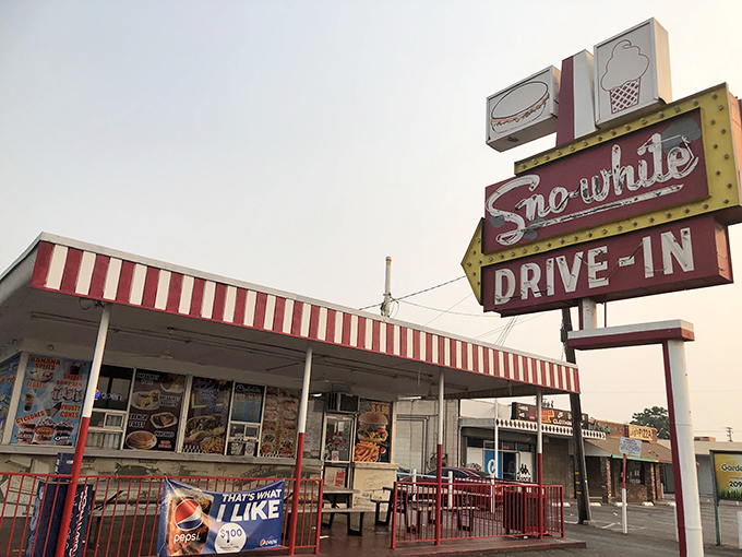 As twilight approaches, the Sno-White storefront stands ready for another evening of feeding Modesto's hungry souls.