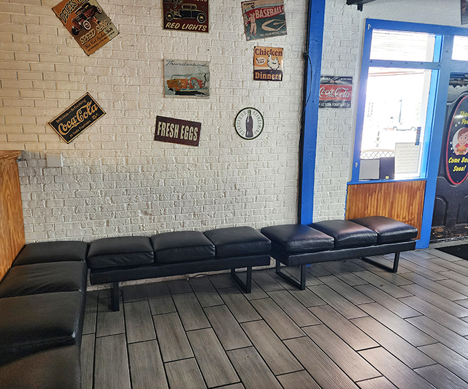 The waiting area's vintage signs and comfortable bench suggest that good things come to those who wait&mdash;especially when pulled pork is involved.