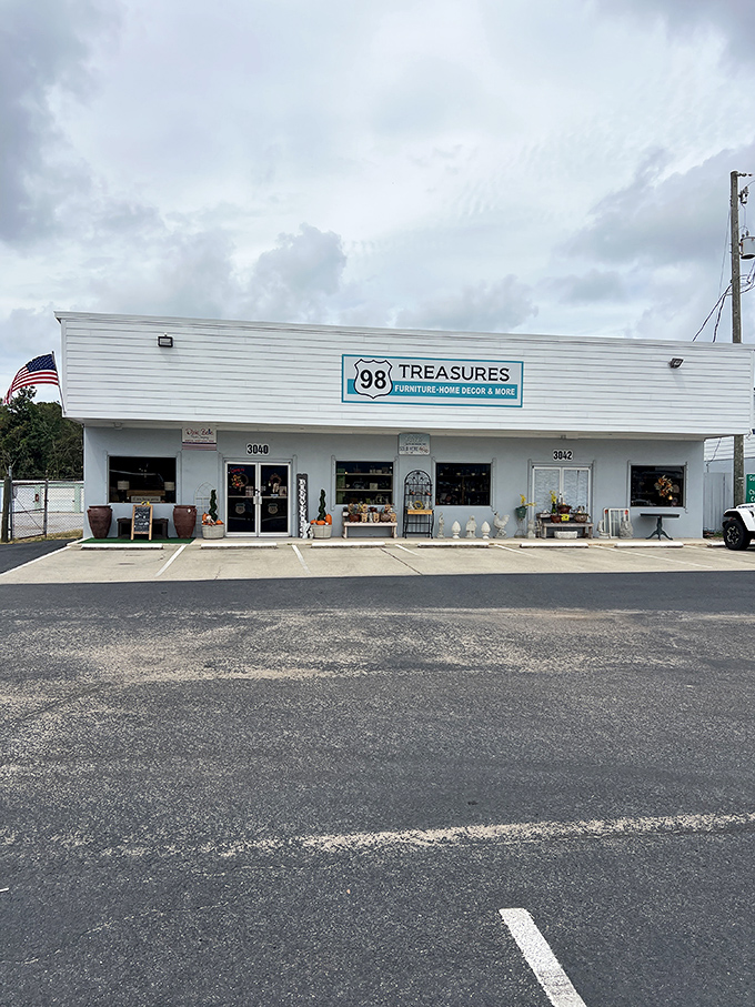 Coastal retail therapy at its finest. When you need a new lamp and some beach-themed wall art, this is your happy place.