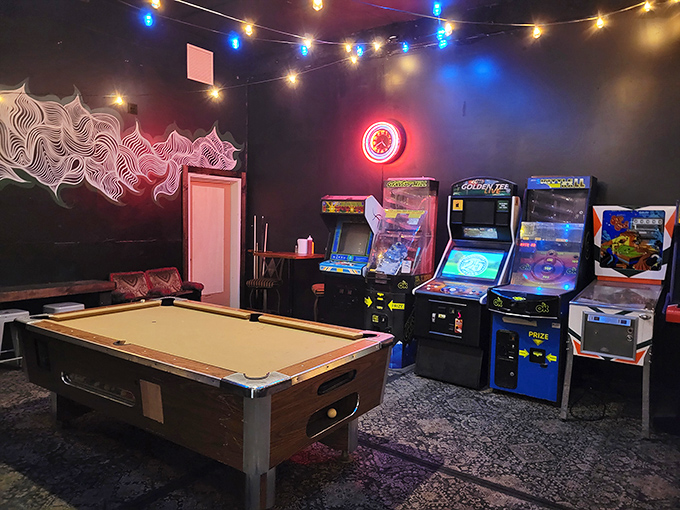Vintage arcade games and a pool table offer entertainment between bites—because sometimes you need to work up an appetite for round two.