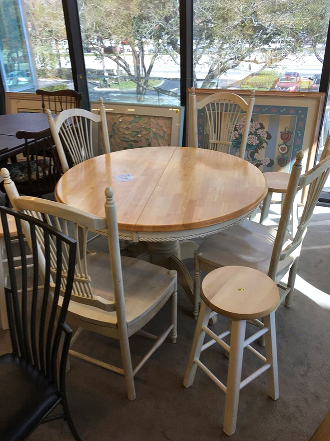 Dining set perfection that screams "Sunday family dinners." This cream-colored ensemble has hosted countless meals and is ready for your table's stories.