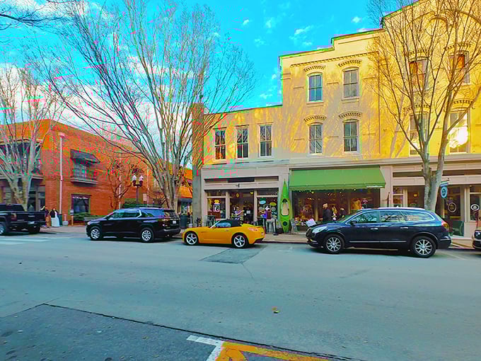 New Bern's colorful downtown invites leisurely strolls and spontaneous shopping&mdash;where finding parking might be the only stress you'll encounter all day.