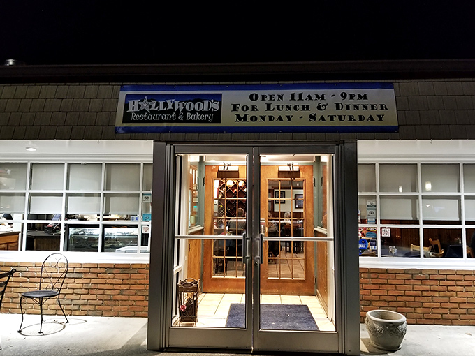 Evening at Hollywood's&mdash;when the warm glow from inside beckons like a lighthouse for the hungry and dessert-deprived.