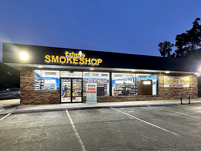 Even the smoke shop looks respectable here, proving Okeechobee keeps things classy in its own way.