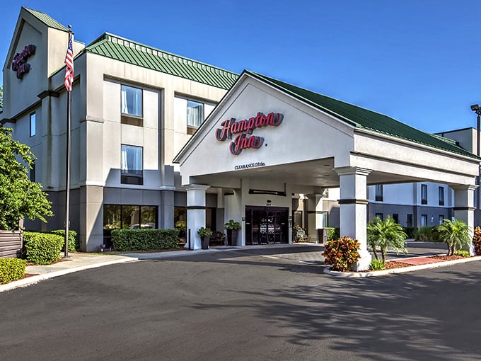 The Hampton Inn provides comfortable lodging for visitors who come for the lakes but stay for the charm of this hidden Central Florida gem. 