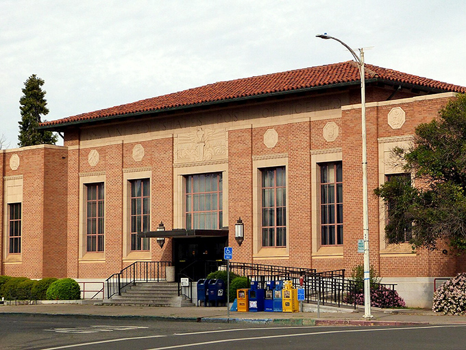 Marysville's Post Office doesn't just deliver mail&mdash;it delivers architectural dignity with its classic brick fa&ccedil;ade and Spanish-inspired roof.