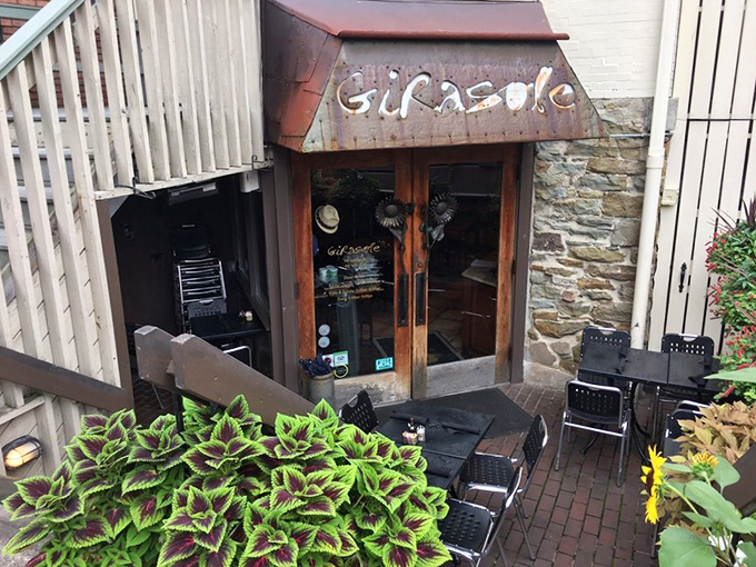 Al fresco dining for when you want your pasta with a side of Pittsburgh sunshine.